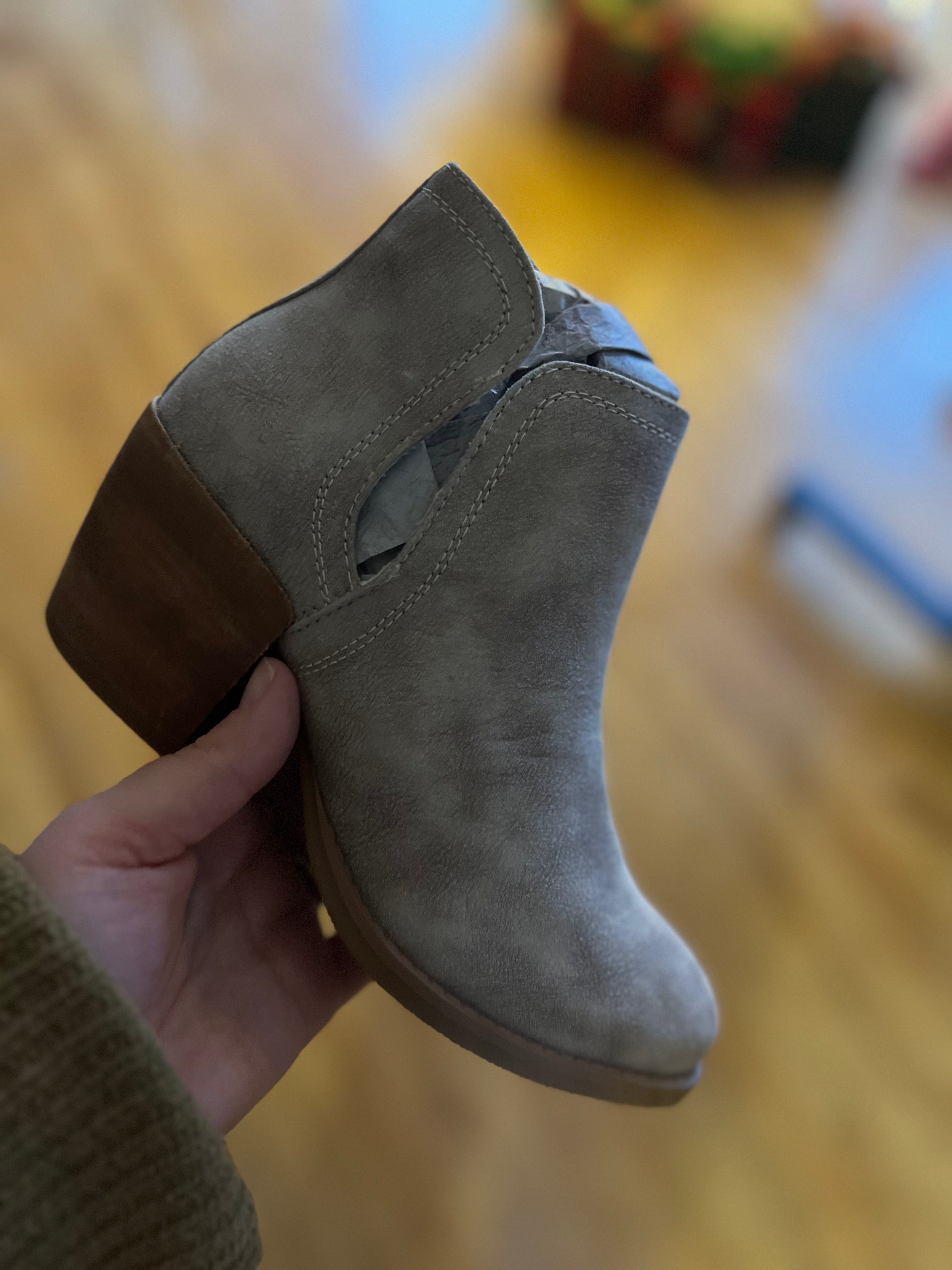 Reagan Cream Boots (3) – Addictive Apparel